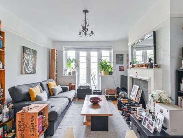 2 bed flat for sale