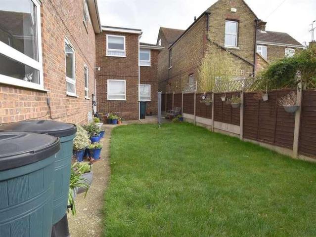 2 bed flat for sale