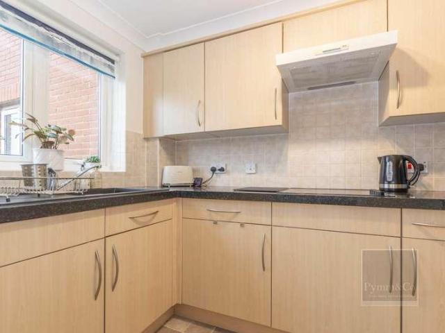 2 bed flat for sale