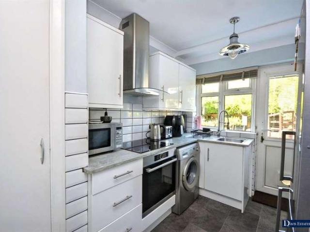 2 bed flat for sale