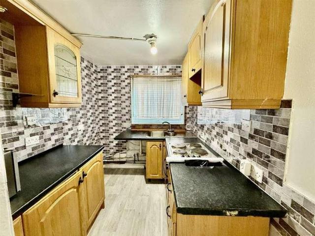 2 bed flat for sale