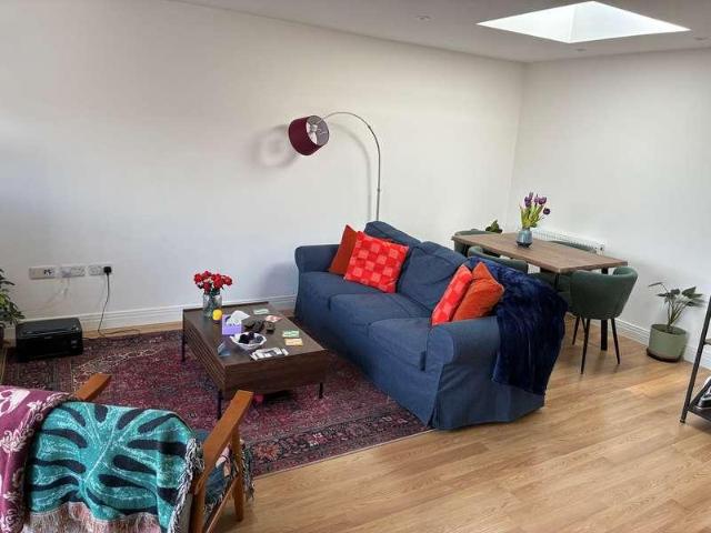 2 bed flat for sale