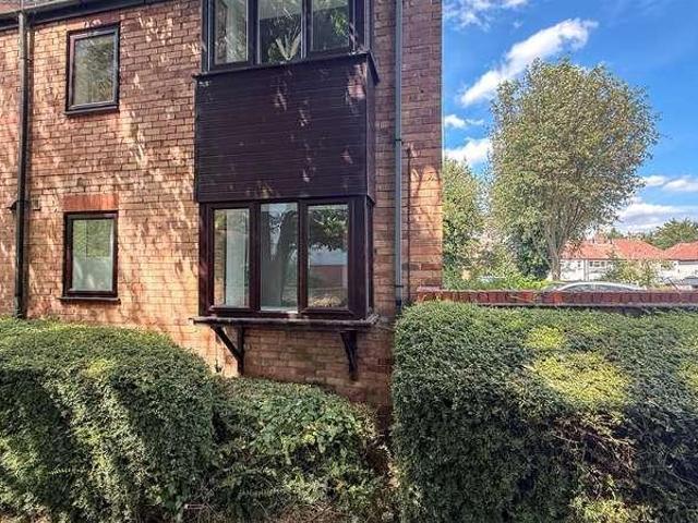 2 bed flat for sale