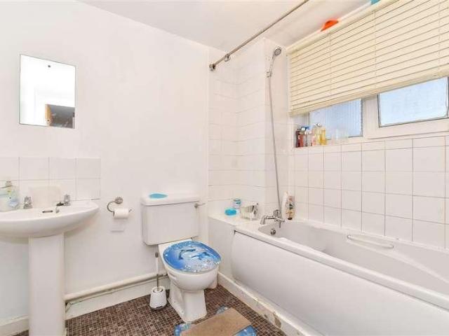 2 bed flat for sale