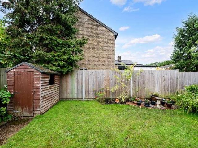 2 bed flat for sale