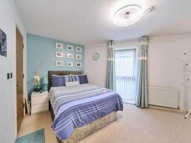 2 bed flat for sale
