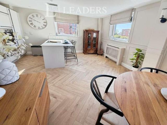2 bed flat for sale