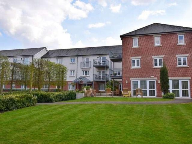 2 bed flat for sale