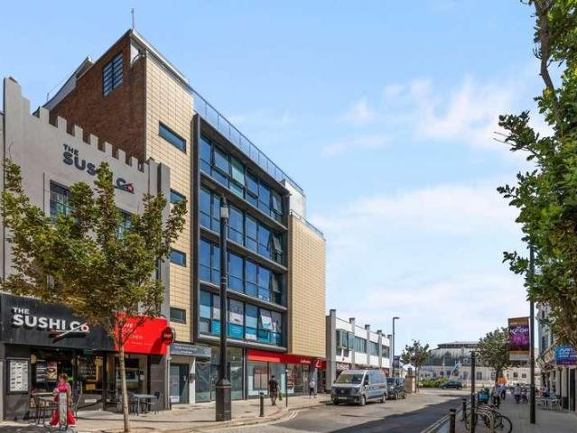 2 bed flat for sale