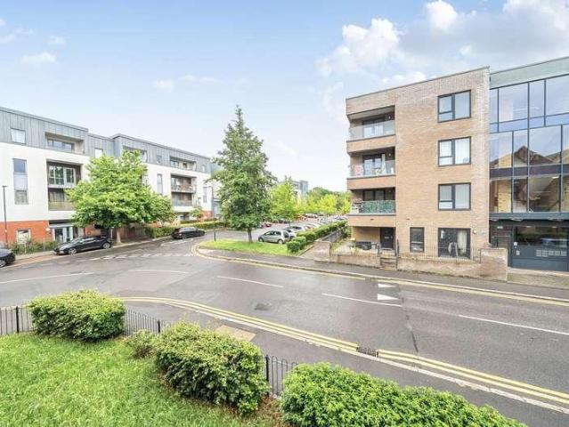 2 bed flat for sale