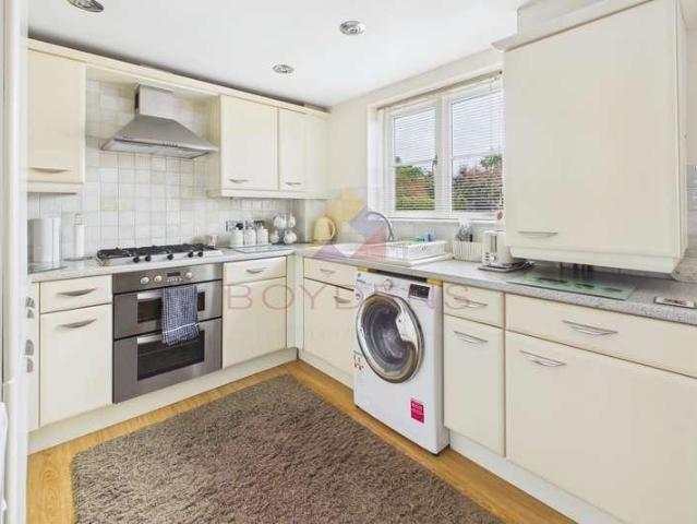 2 bed flat for sale