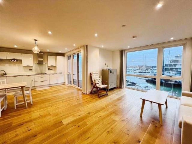 2 bed flat for sale
