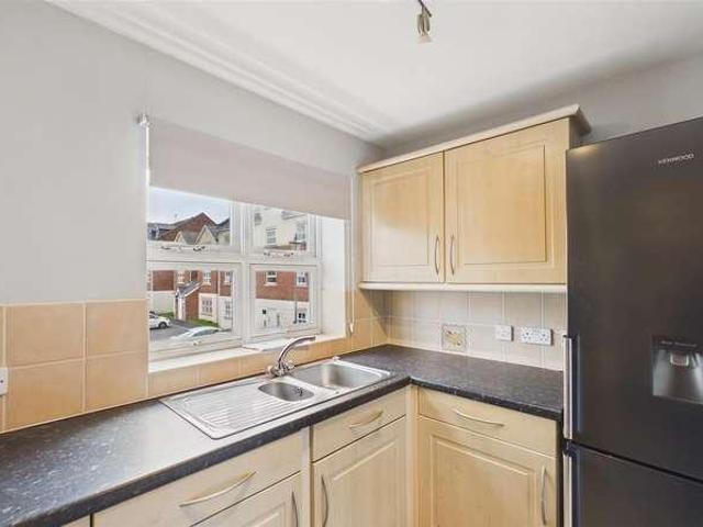 2 bed flat for sale