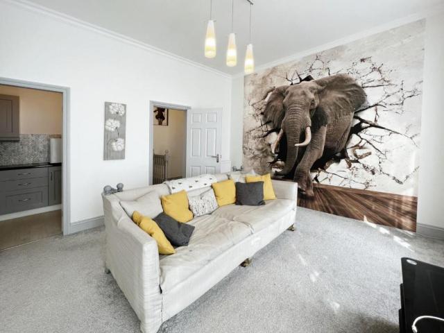 2 bed flat for sale
