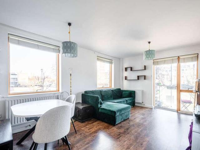 2 bed flat for sale