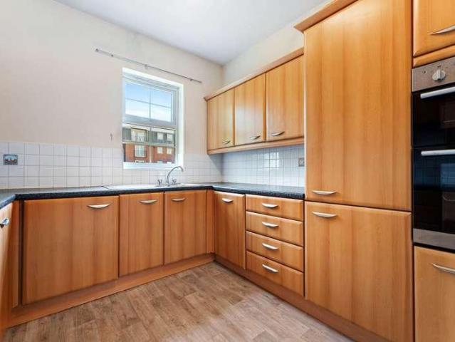 2 bed flat for sale