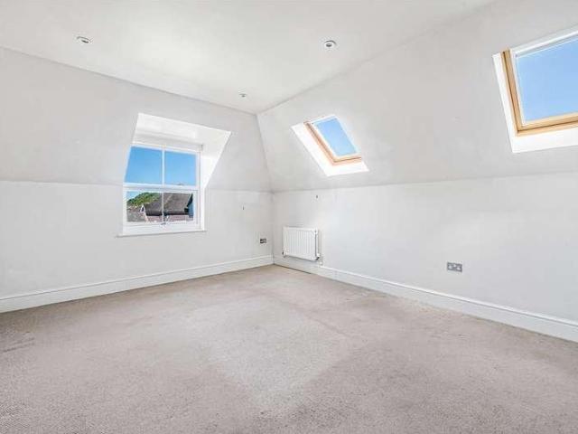 2 bed flat for sale
