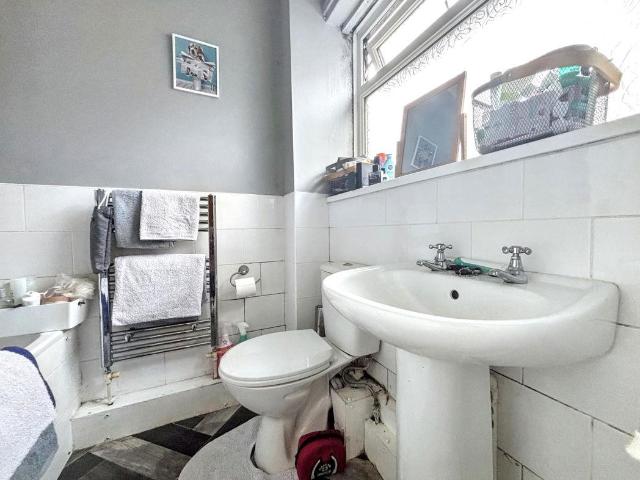 2 bed flat for sale