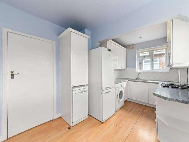 2 bed flat for sale