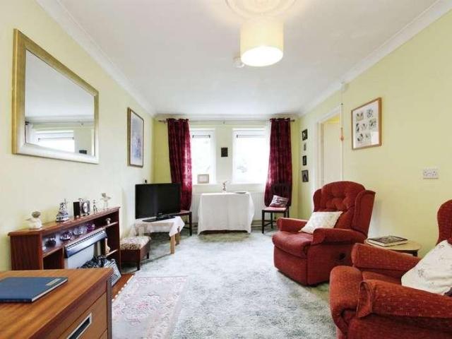 2 bed flat for sale