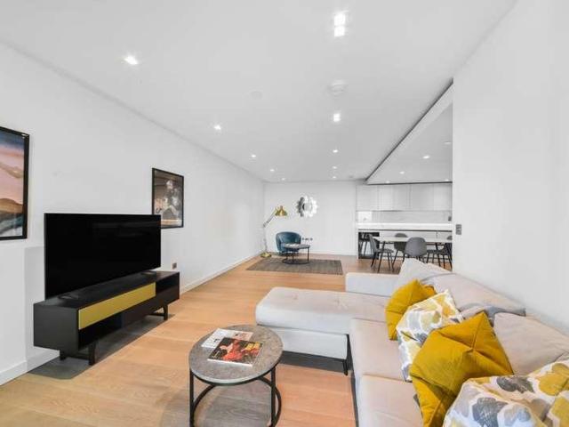 2 bed flat for sale