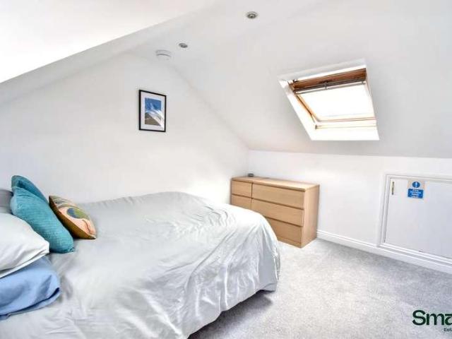 2 bed flat for sale
