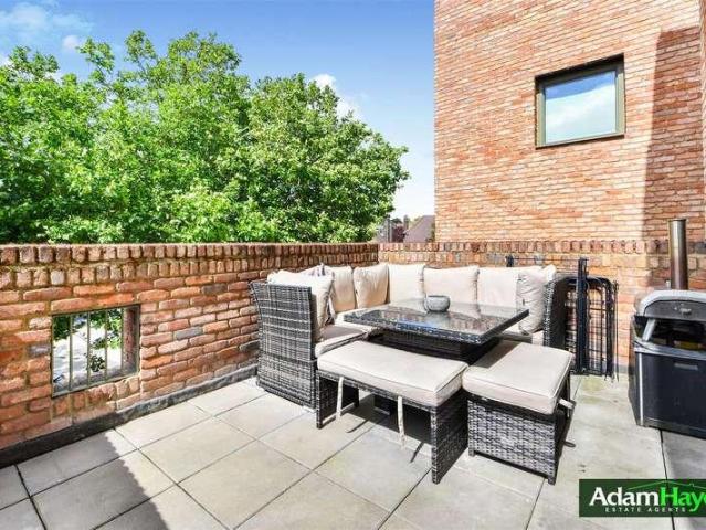 2 bed flat for sale