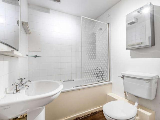 2 bed flat for sale
