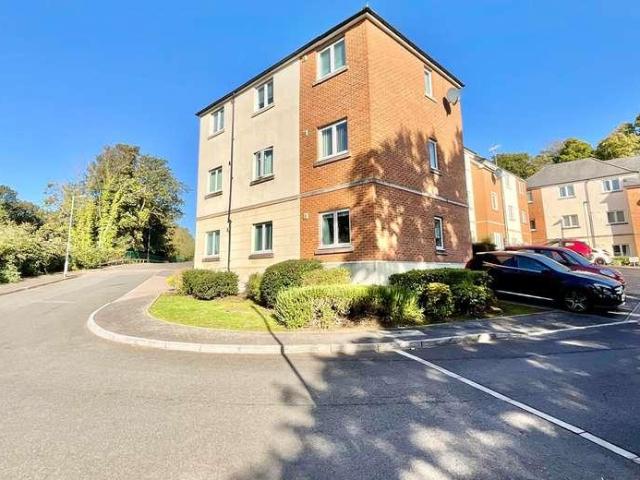 2 bed flat for sale