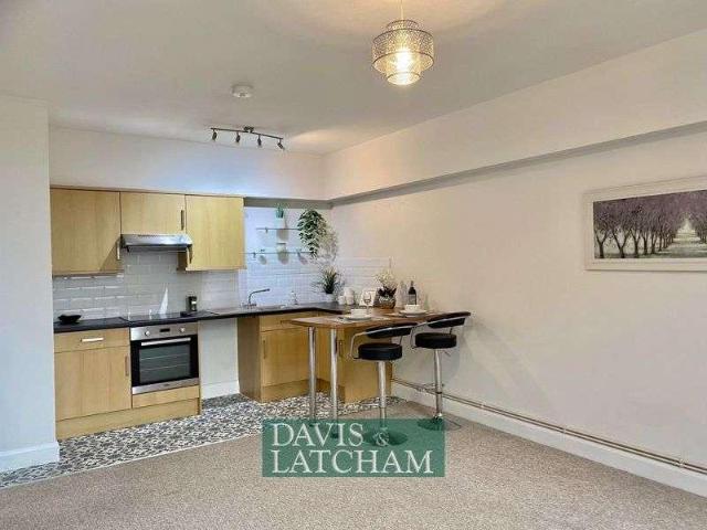 2 bed flat for sale