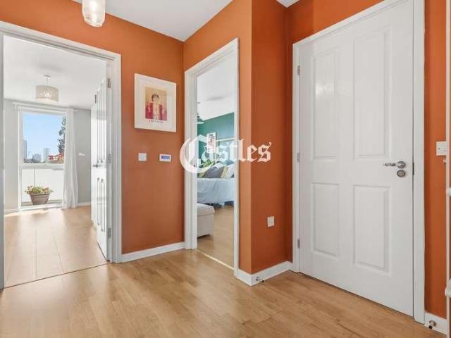 2 bed flat for sale