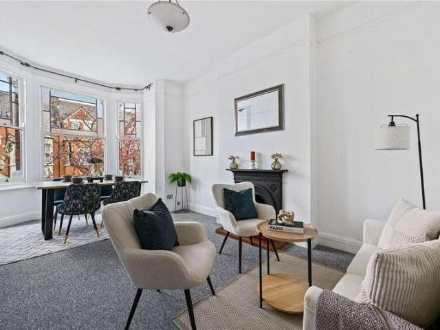 2 bed flat for sale
