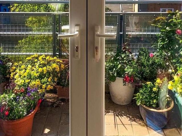2 bed flat for sale