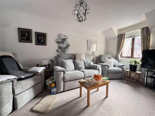 2 bed flat for sale