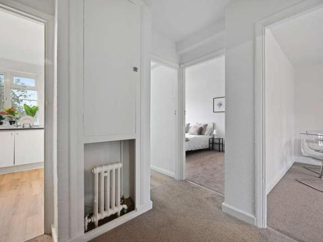 2 bed flat for sale