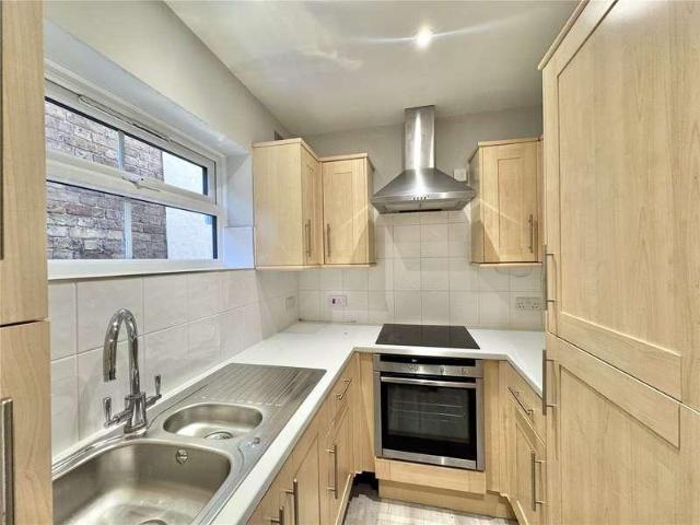 2 bed flat for sale