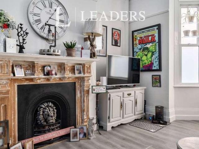 2 bed flat for sale