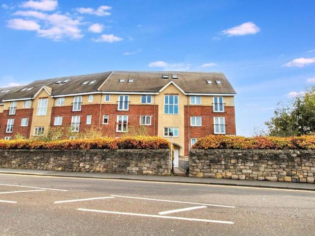 2 bed flat for sale
