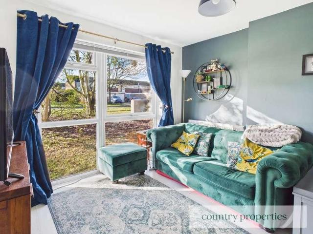 2 bed flat for sale