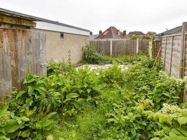 2 bed flat for sale