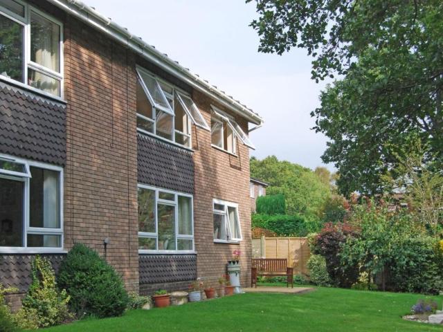 2 bed flat for sale