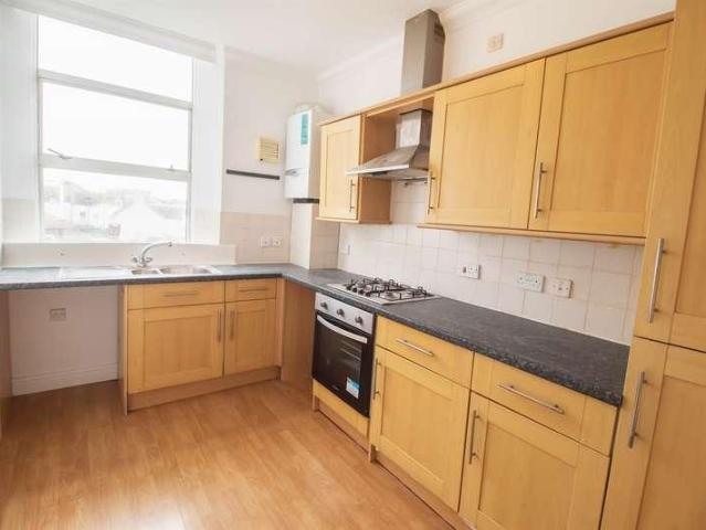 2 bed flat for sale