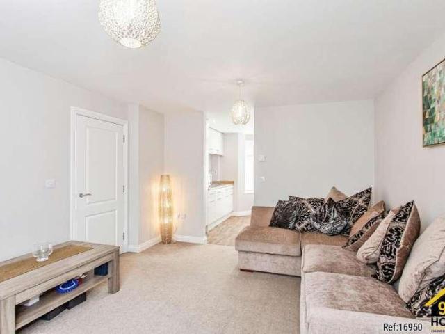 2 bed flat for sale