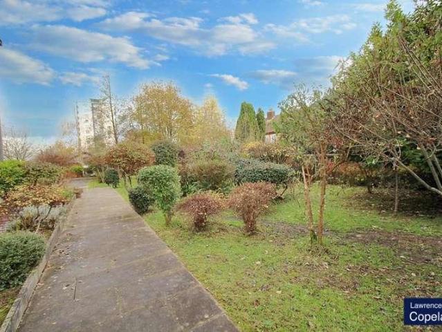 2 bed flat for sale