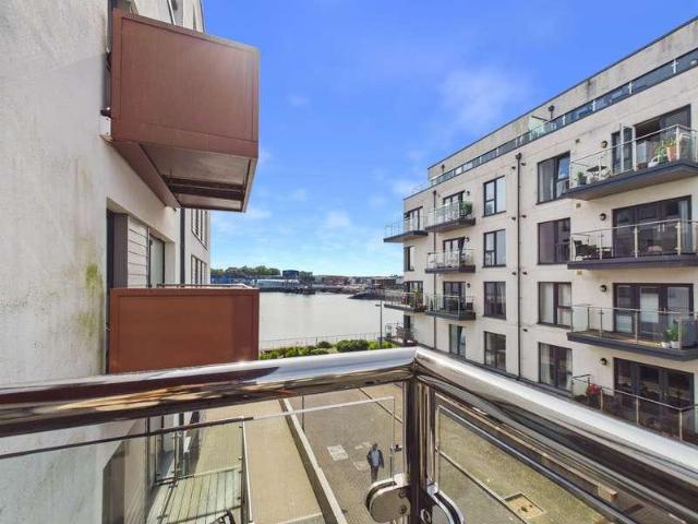 2 bed flat for sale