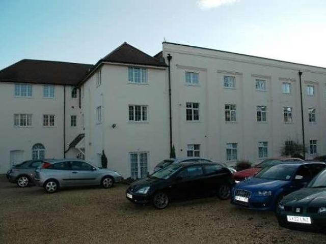 2 bed flat for sale