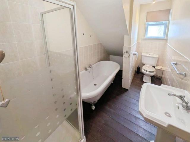2 bed flat for sale