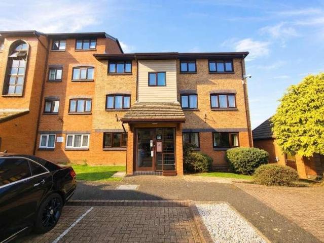 2 bed flat for sale