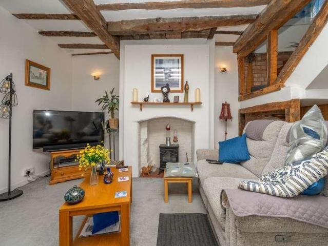 2 bed flat for sale