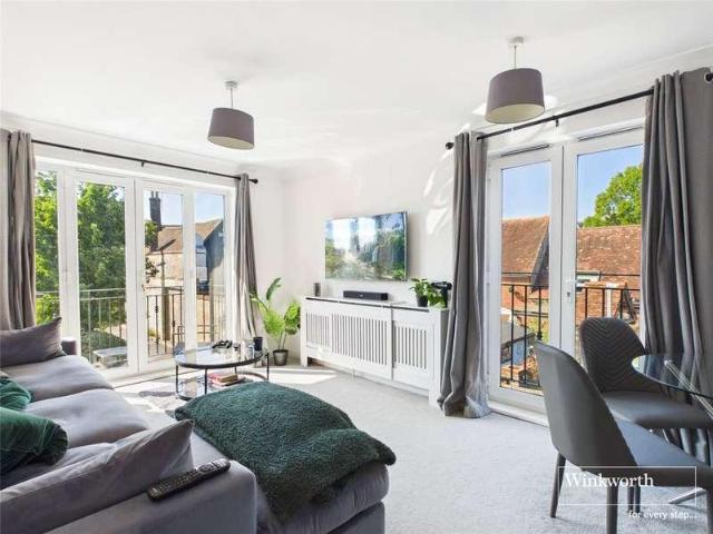 2 bed flat for sale